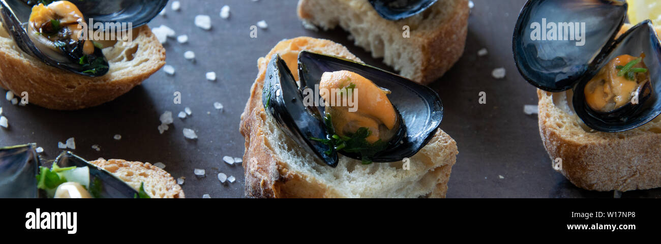 Cooked delicious black mussel with toasted bread. Healthy eating ...