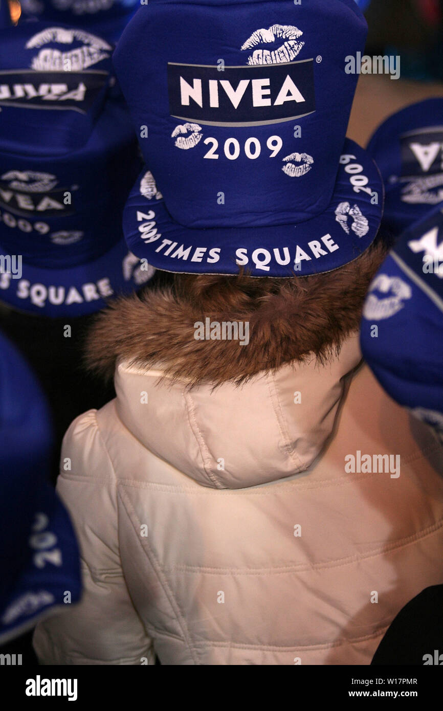 31 december 2009 times square hi-res stock photography and images - Alamy