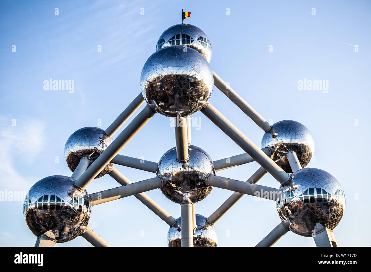 Atomium structure hi-res stock photography and images - Alamy