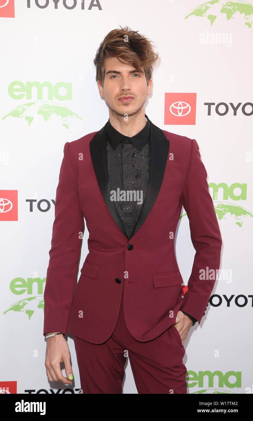 Joey Graceffa Abercrombie And Fitch Model