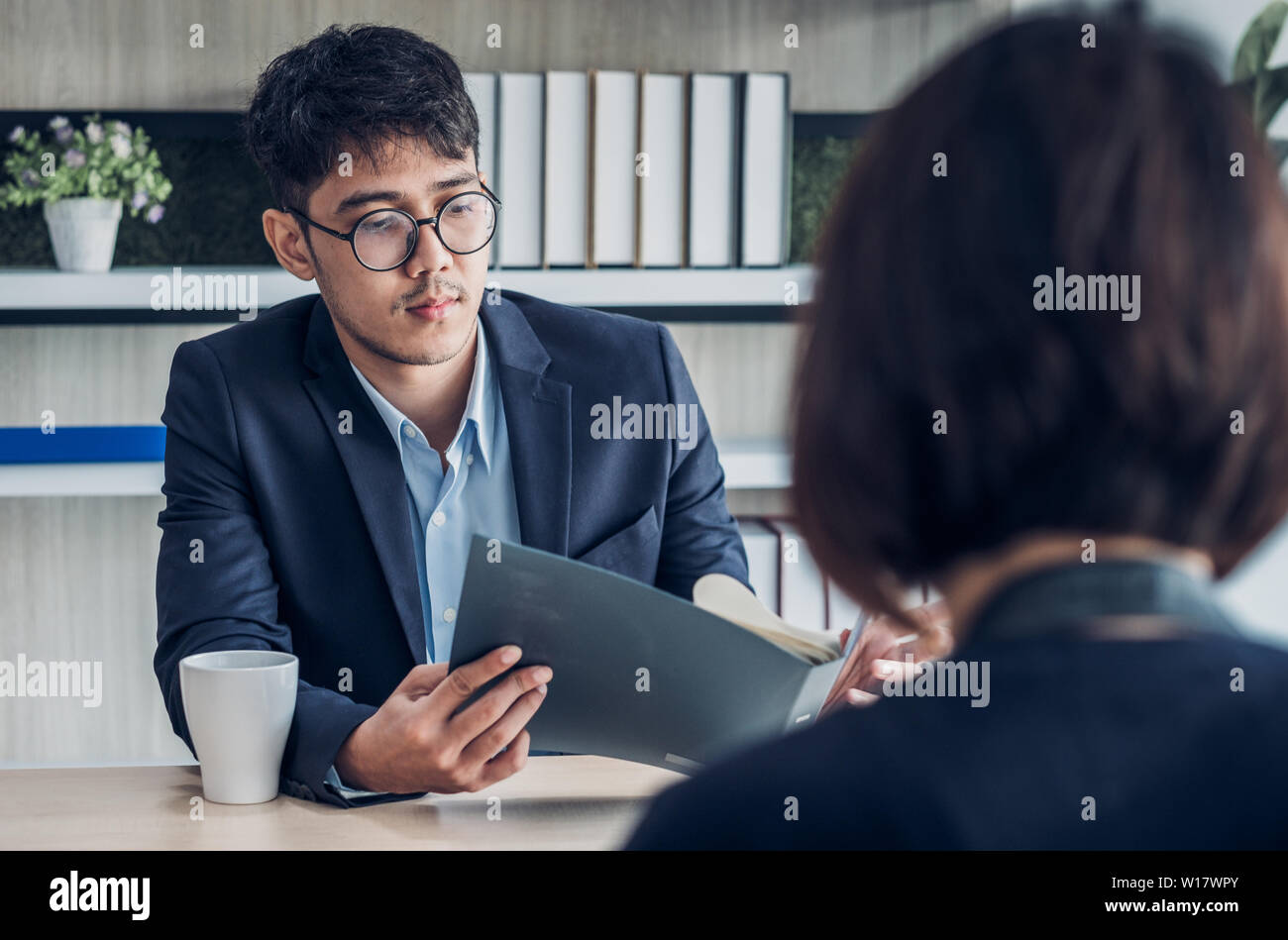 Interview interviewer hi-res stock photography and images - Alamy