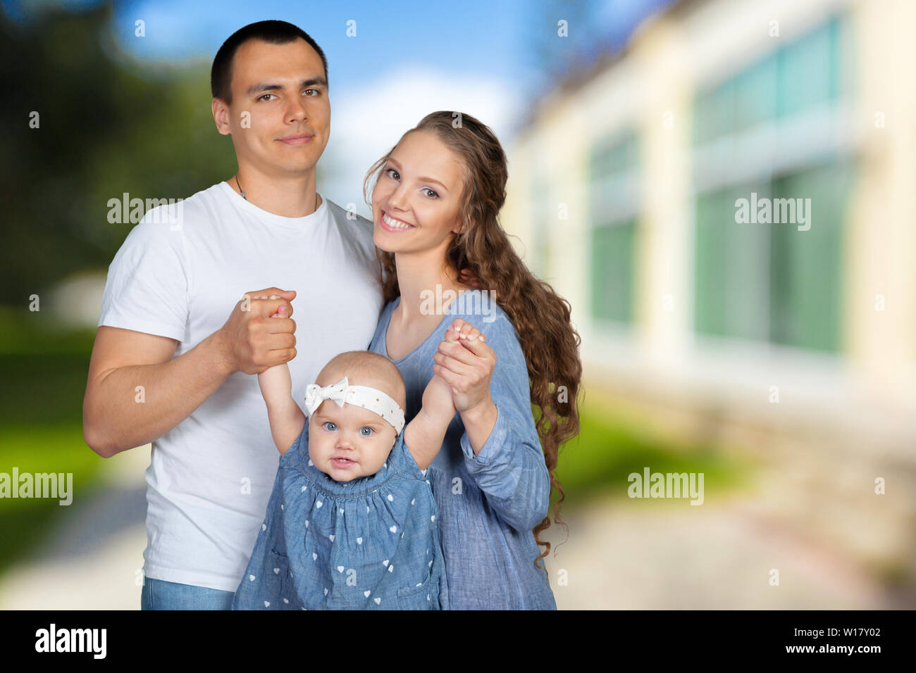 happy young family Stock Photo - Alamy