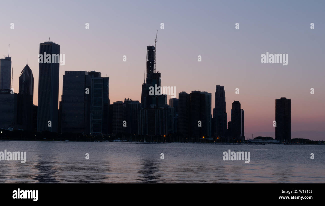 Downtown chicago sunset 2019 hi-res stock photography and images - Alamy