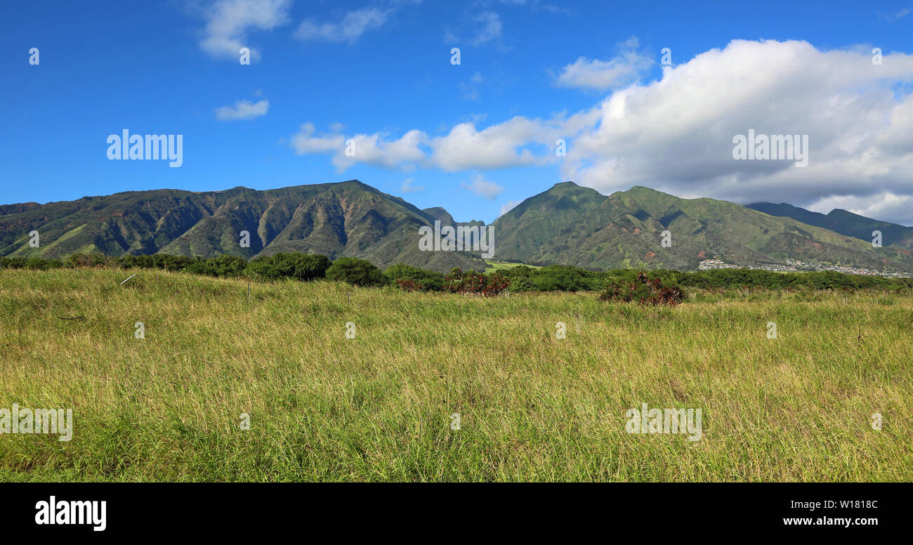 Maui mountains hi-res stock photography and images - Alamy