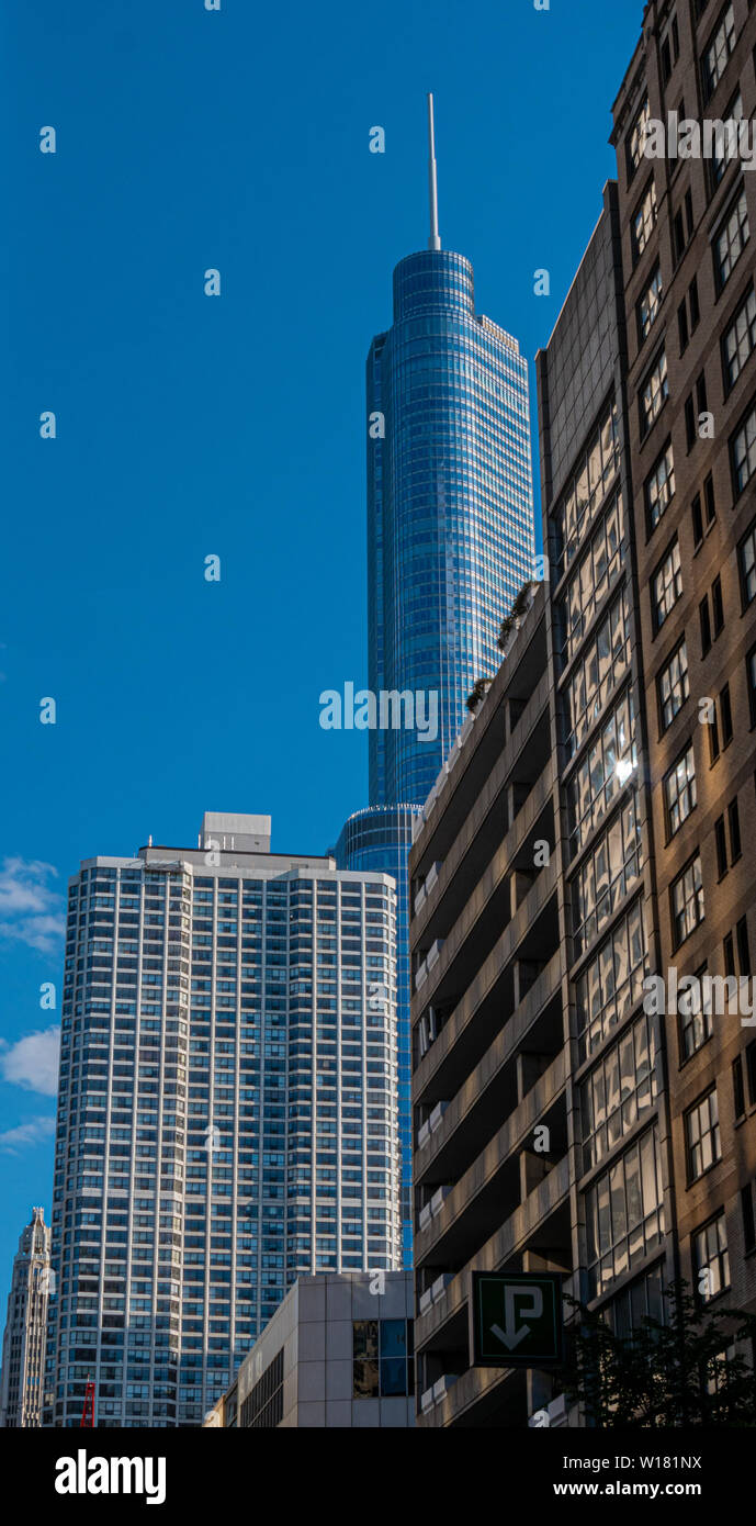 Downtown chicago skyline trump hi-res stock photography and images - Alamy