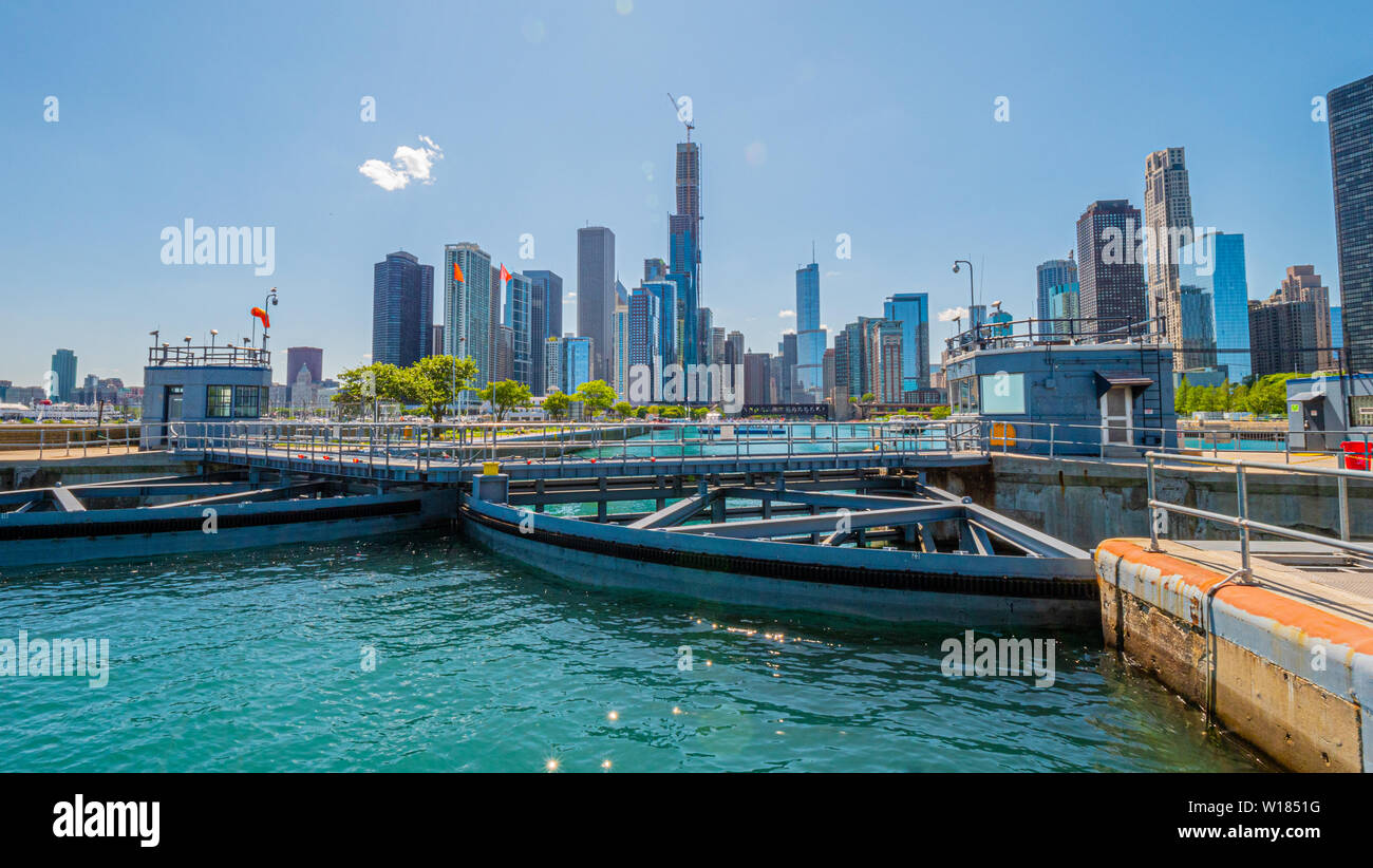 Chicago harbor lock hi-res stock photography and images - Alamy