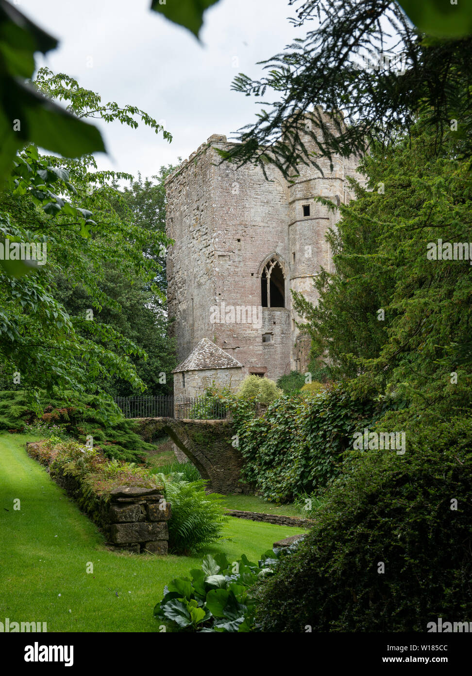 Beverston castle hi-res stock photography and images - Alamy