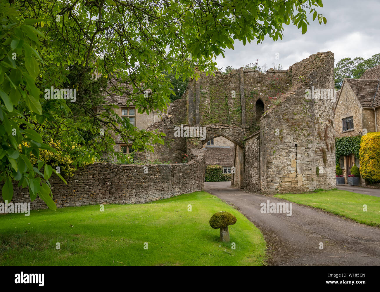 Beverston castle hi-res stock photography and images - Alamy