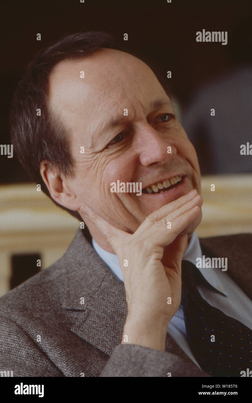 George Roy Hill, amerikanischer Fllmregisseur, bei einem Interview ...