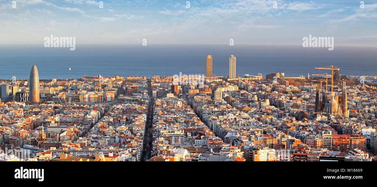 Barcelona skyline panorama hi-res stock photography and images - Alamy