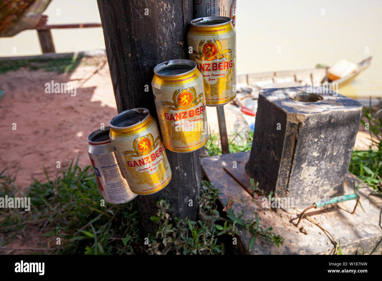 Empty beer can on city hi-res stock photography and images - Alamy