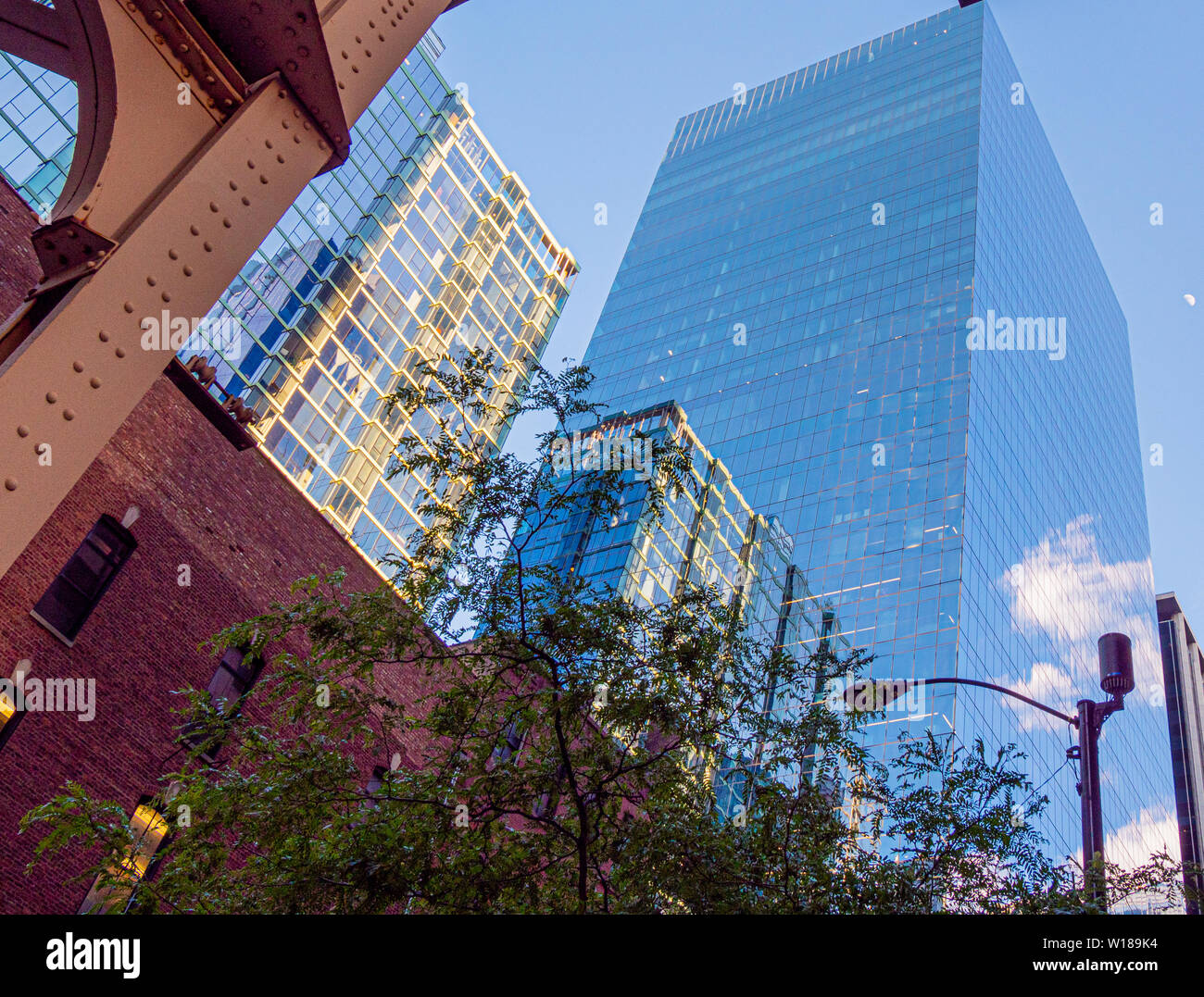 Modern office buildings in Chicago - CHICAGO, USA - JUNE 12, 2019 Stock ...