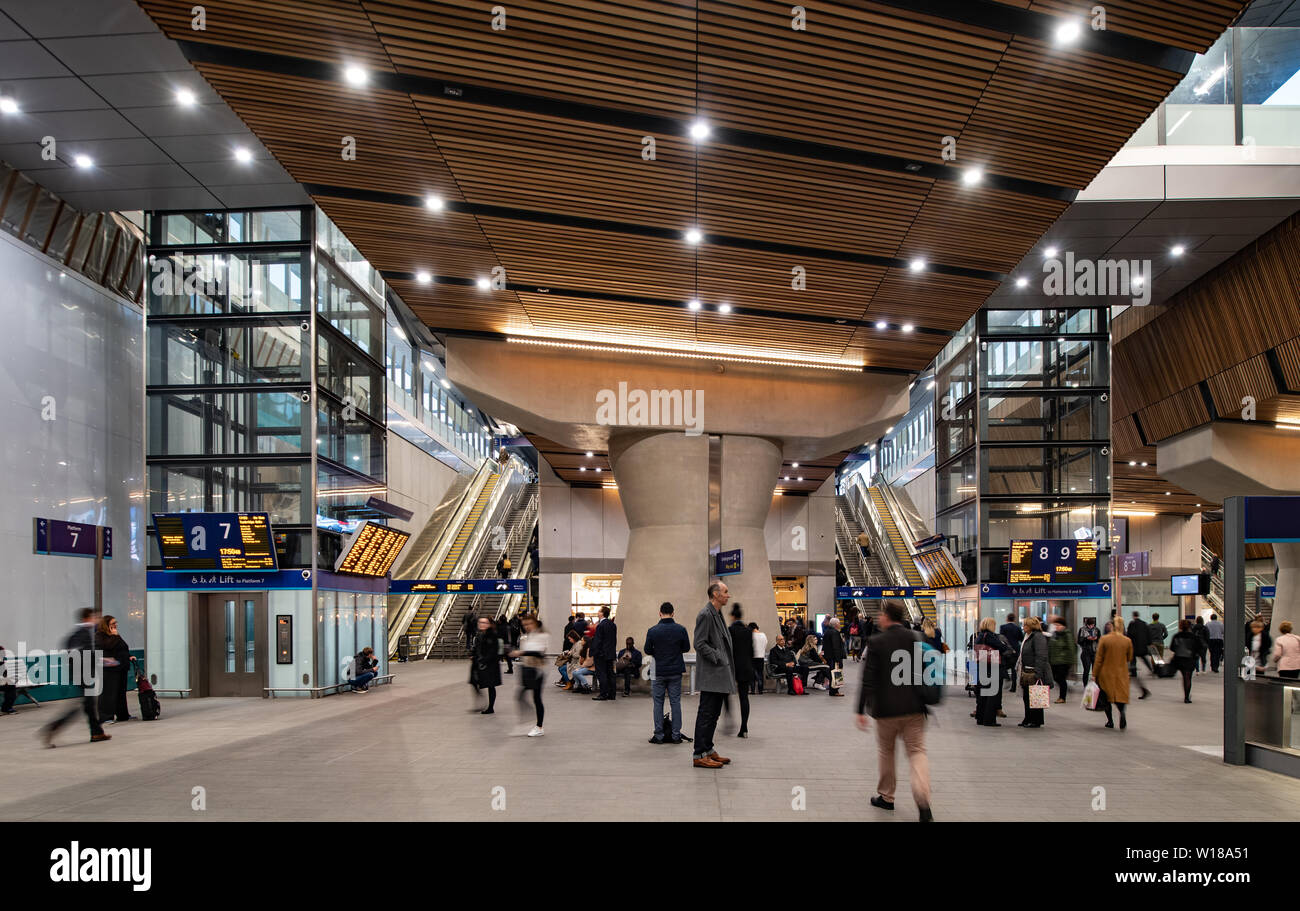 London bridge station hi-res stock photography and images - Alamy