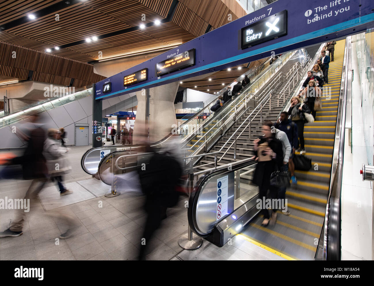 Interior of British Rail, London Bridge Station at rush hour looking up ...