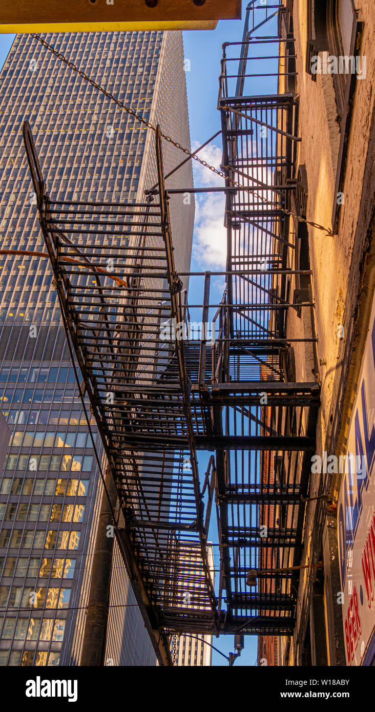 Rescue ladders in chicago chicago hi-res stock photography and images ...