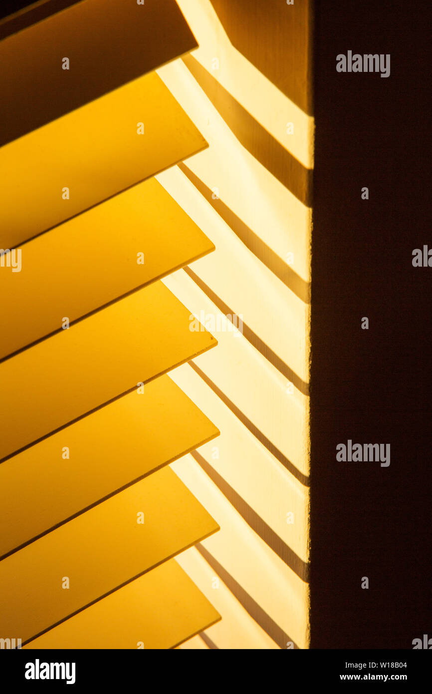Light patterns on a venetian blind Stock Photo - Alamy