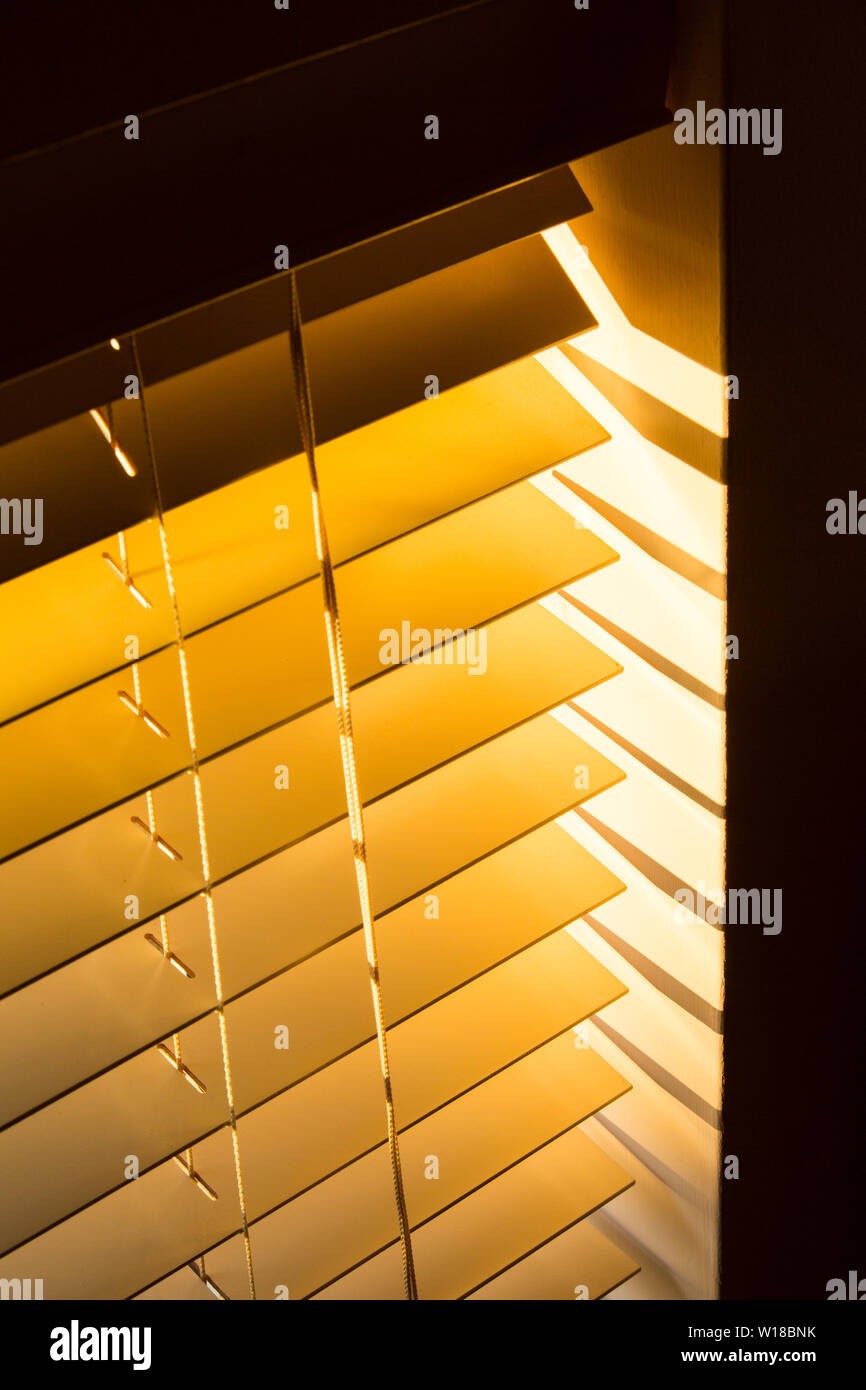 Venetian blind sunlight hi-res stock photography and images - Alamy