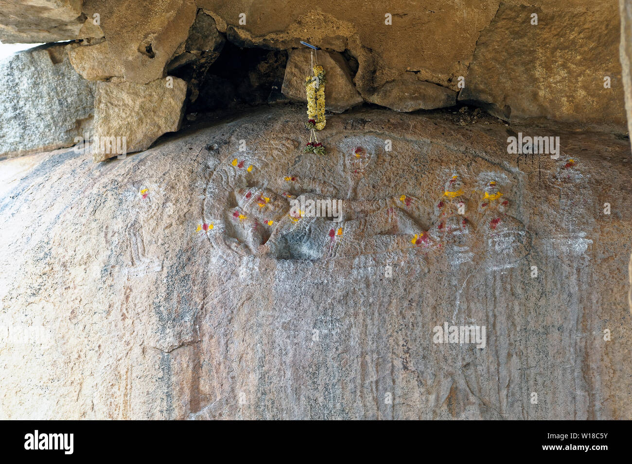 Reclining figure of Hindu god Vishnu(Sheshashayi Stock Photo - Alamy