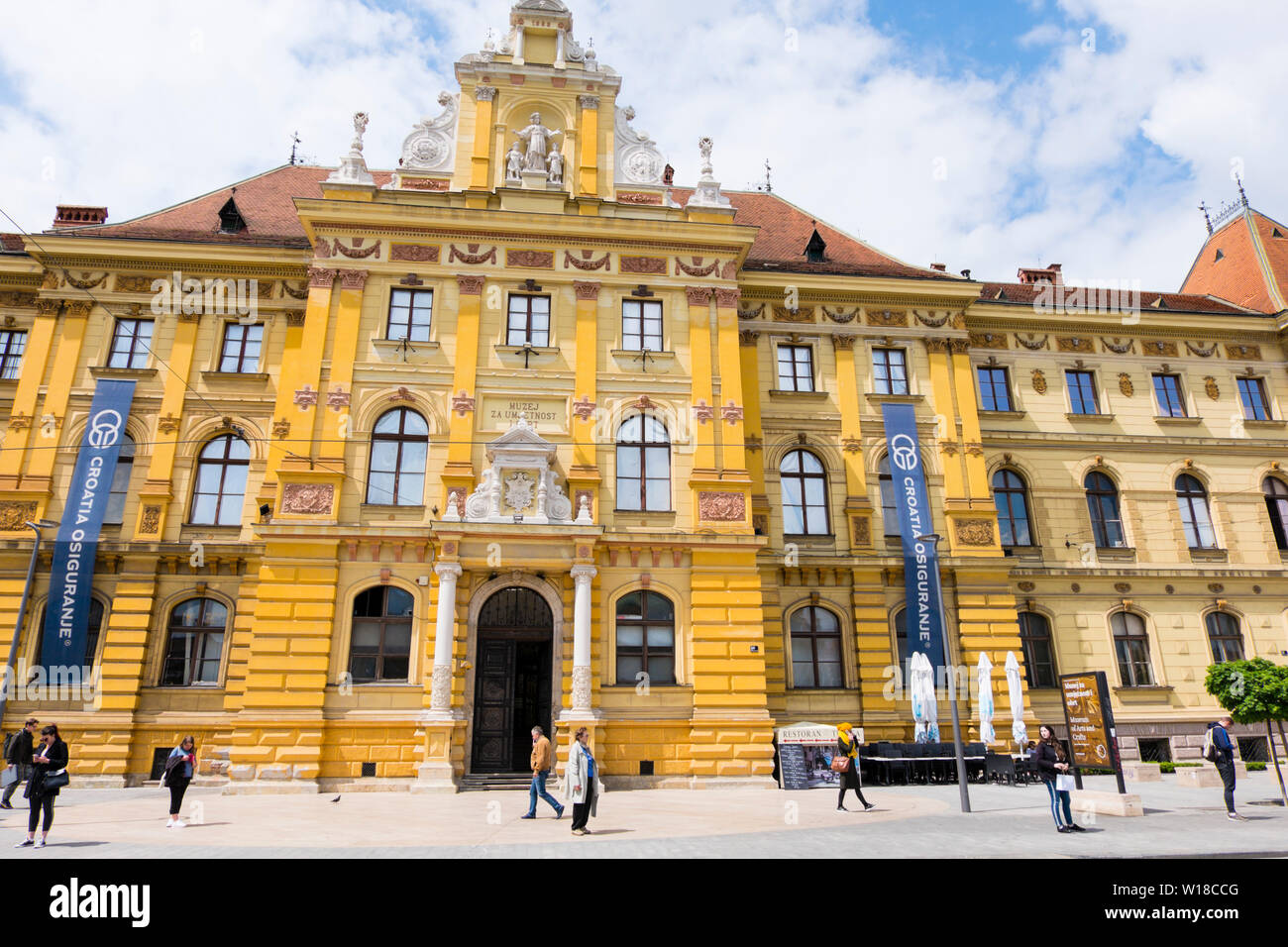 Umjetnost hi-res stock photography and images - Alamy