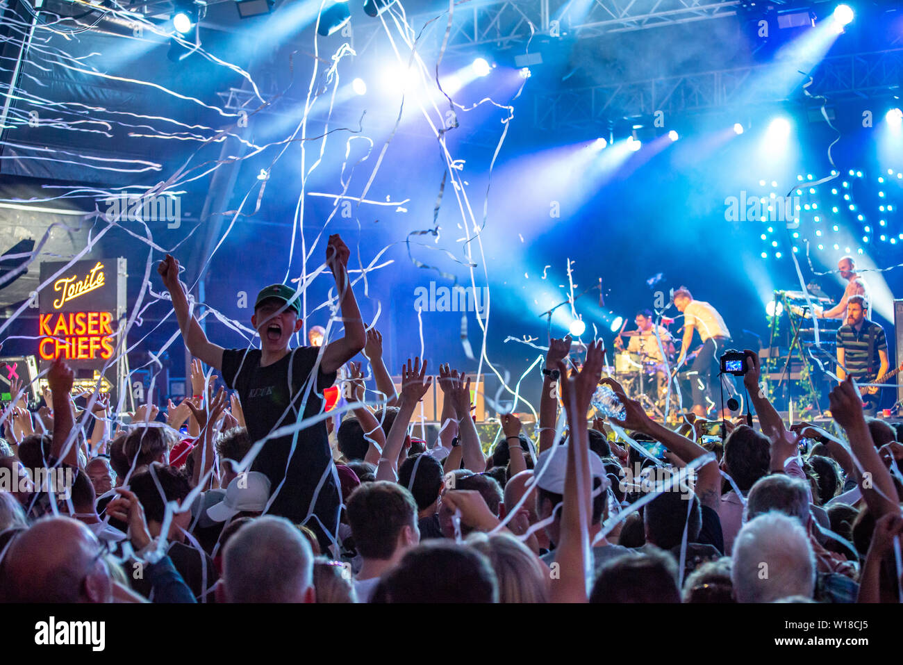 Kaiser chiefs hi-res stock photography and images - Alamy