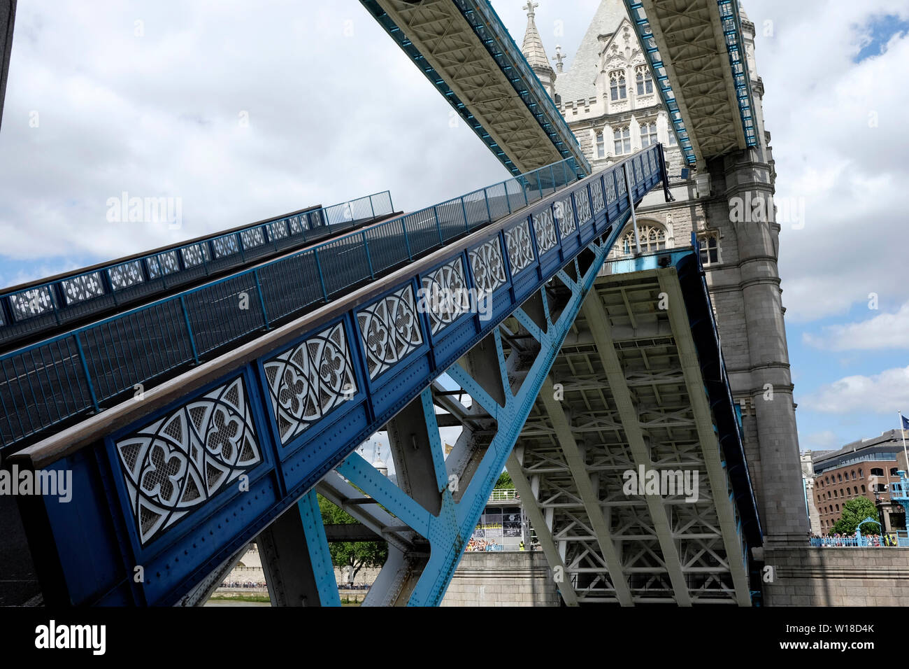 Opening of bridge hi-res stock photography and images - Alamy