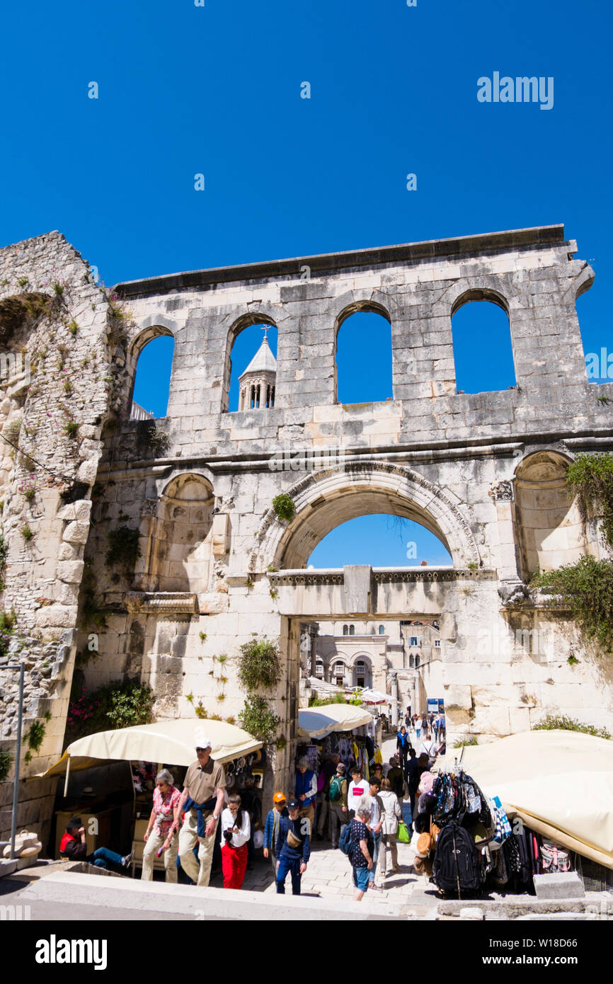 Silver gate hi-res stock photography and images - Alamy