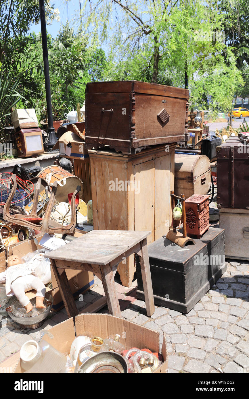 Vintage and antique objects at the flea market outdoor Stock Photo - Alamy