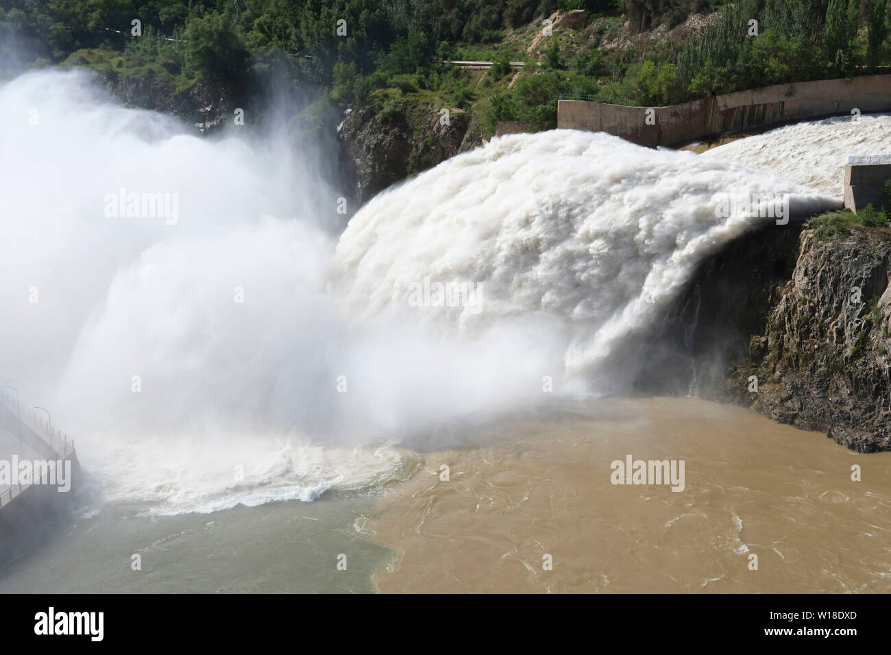 Linxia. 30th June, 2019. Photo taken on June 30, 2019 shows water ...