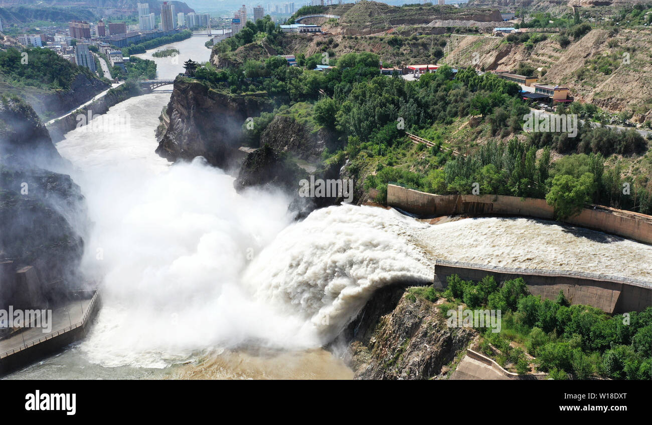 Sluicing hi-res stock photography and images - Alamy