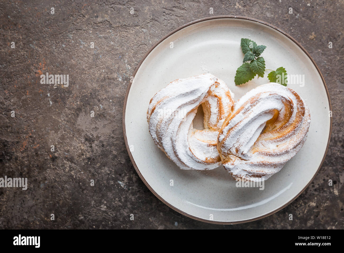 Puff pastry rings hi-res stock photography and images - Alamy