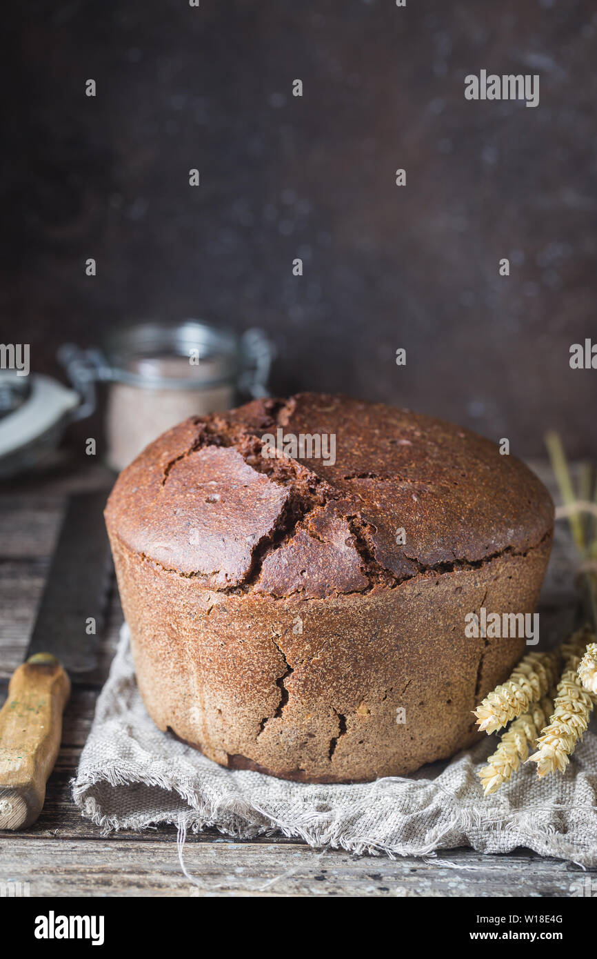 Round rye bread Stock Photo - Alamy