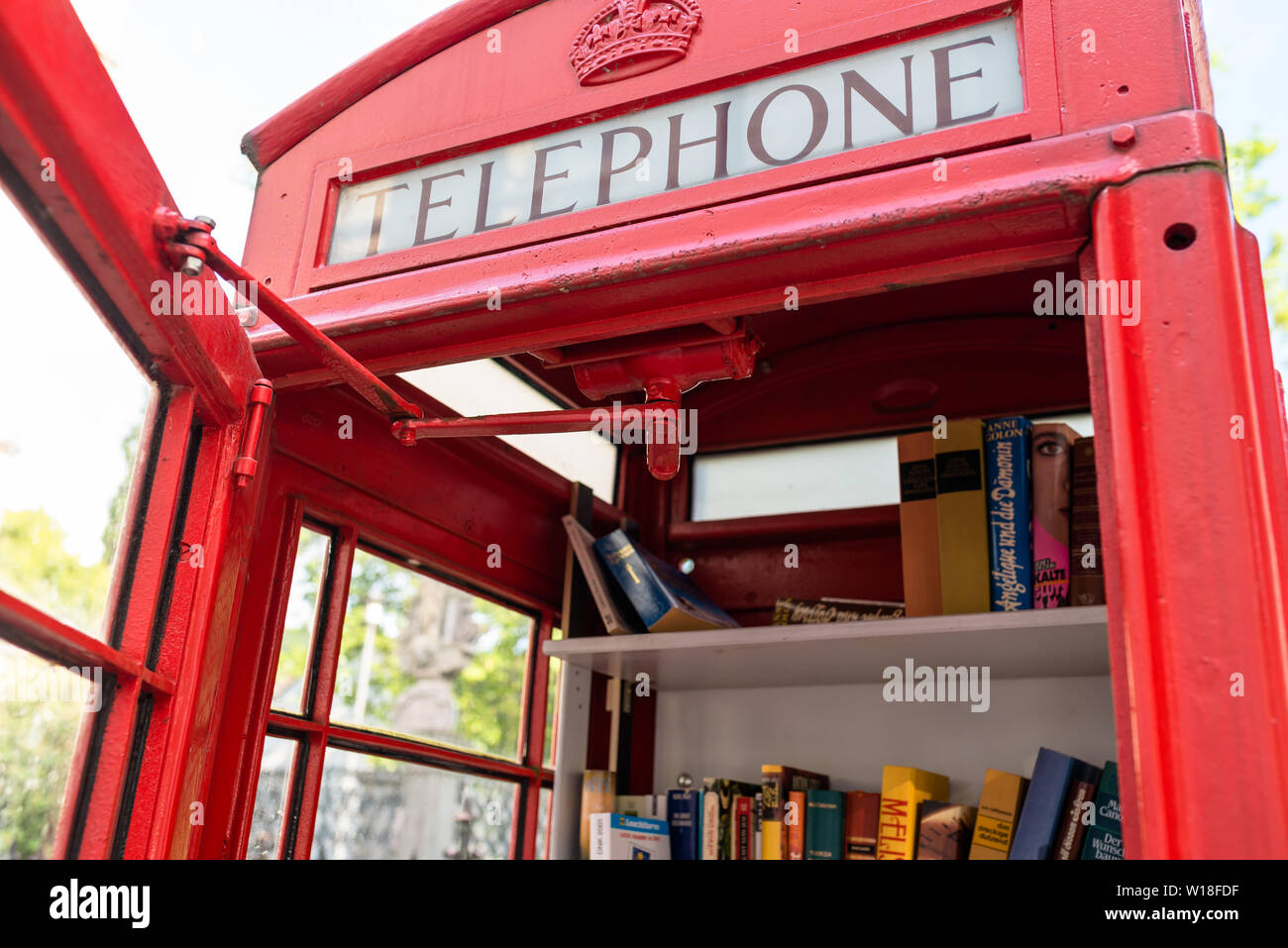 Phone booth library hi-res stock photography and images - Alamy