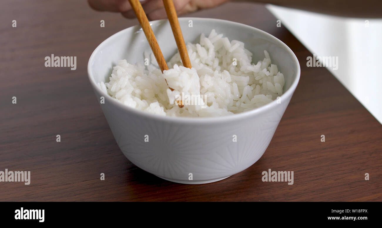 Chinese people eating rice hi-res stock photography and images - Alamy