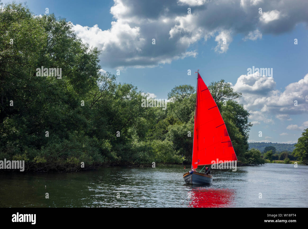 Sailing dinghy red sail hi-res stock photography and images - Alamy