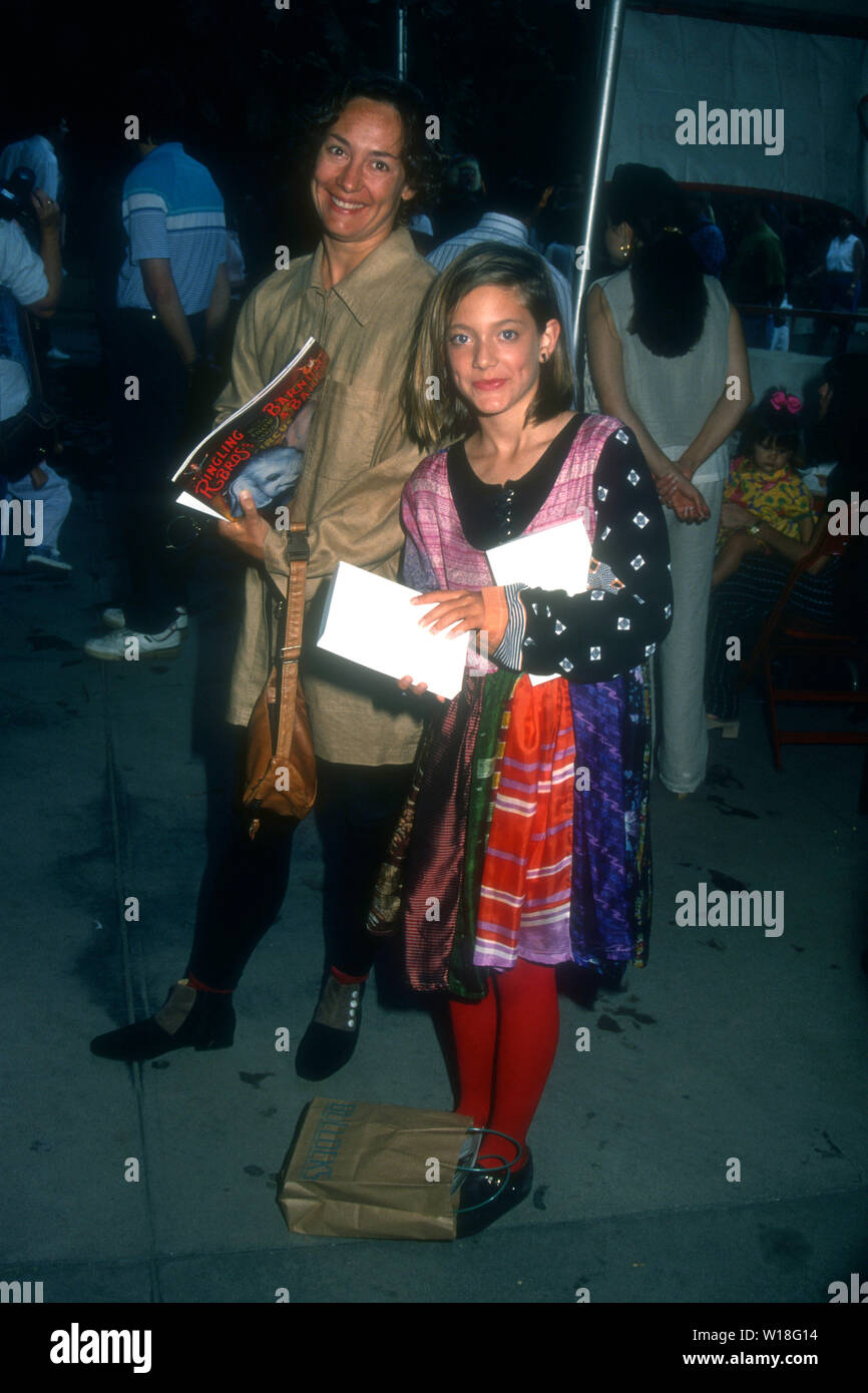 Zoe perry and laurie metcalf hi-res stock photography and images - Alamy
