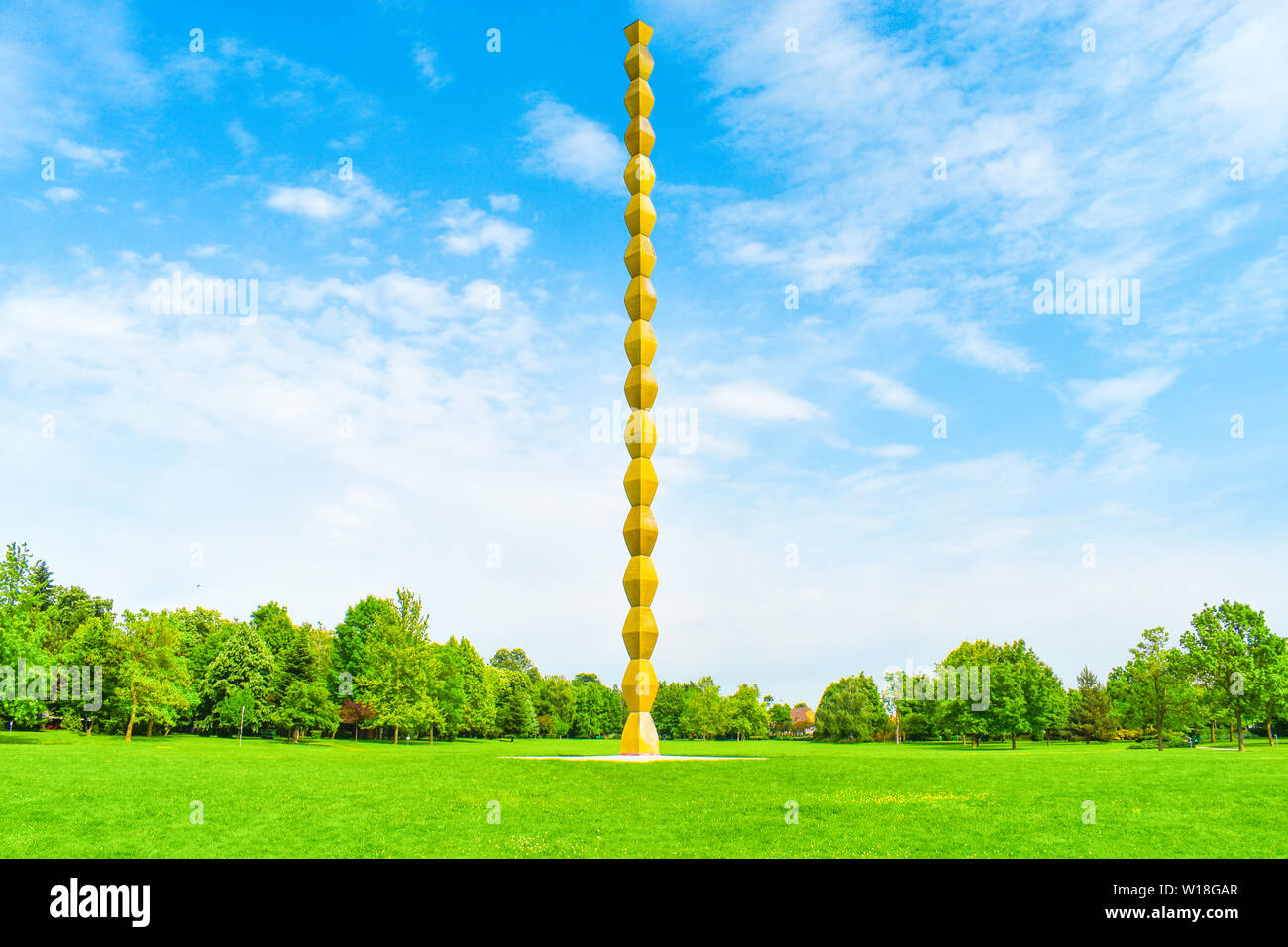 Infinity symbol fine hi-res stock photography and images - Alamy