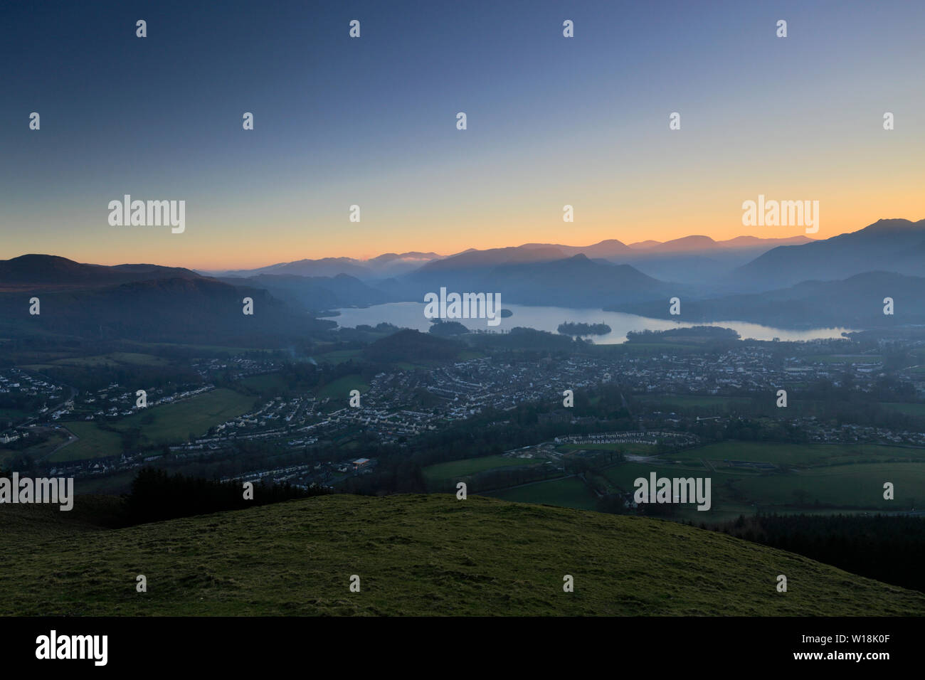 Sunset over Derwentwater lake, Keswick town, Lake District National ...