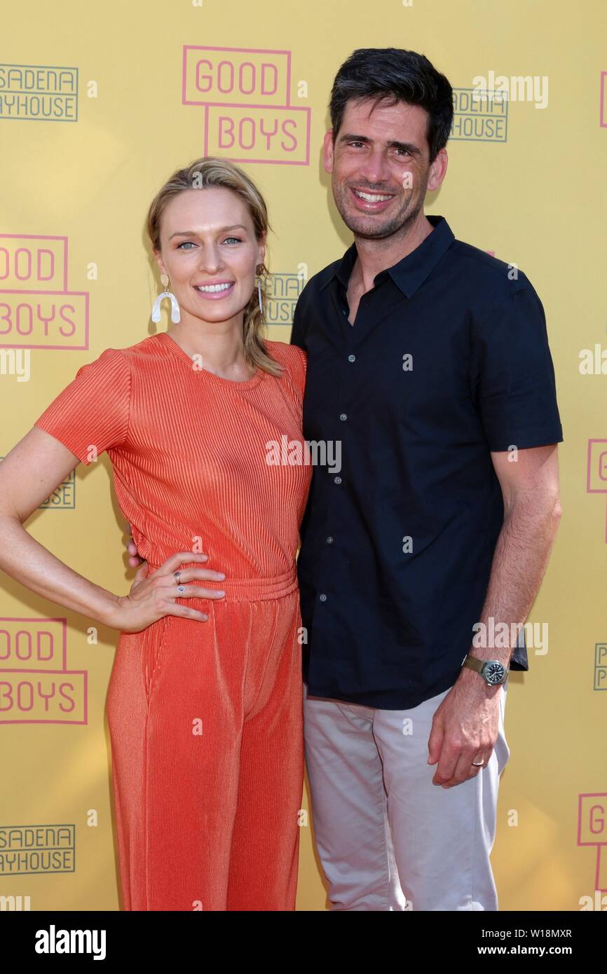 Michaela mcmanus mike daniels hi-res stock photography and images - Alamy