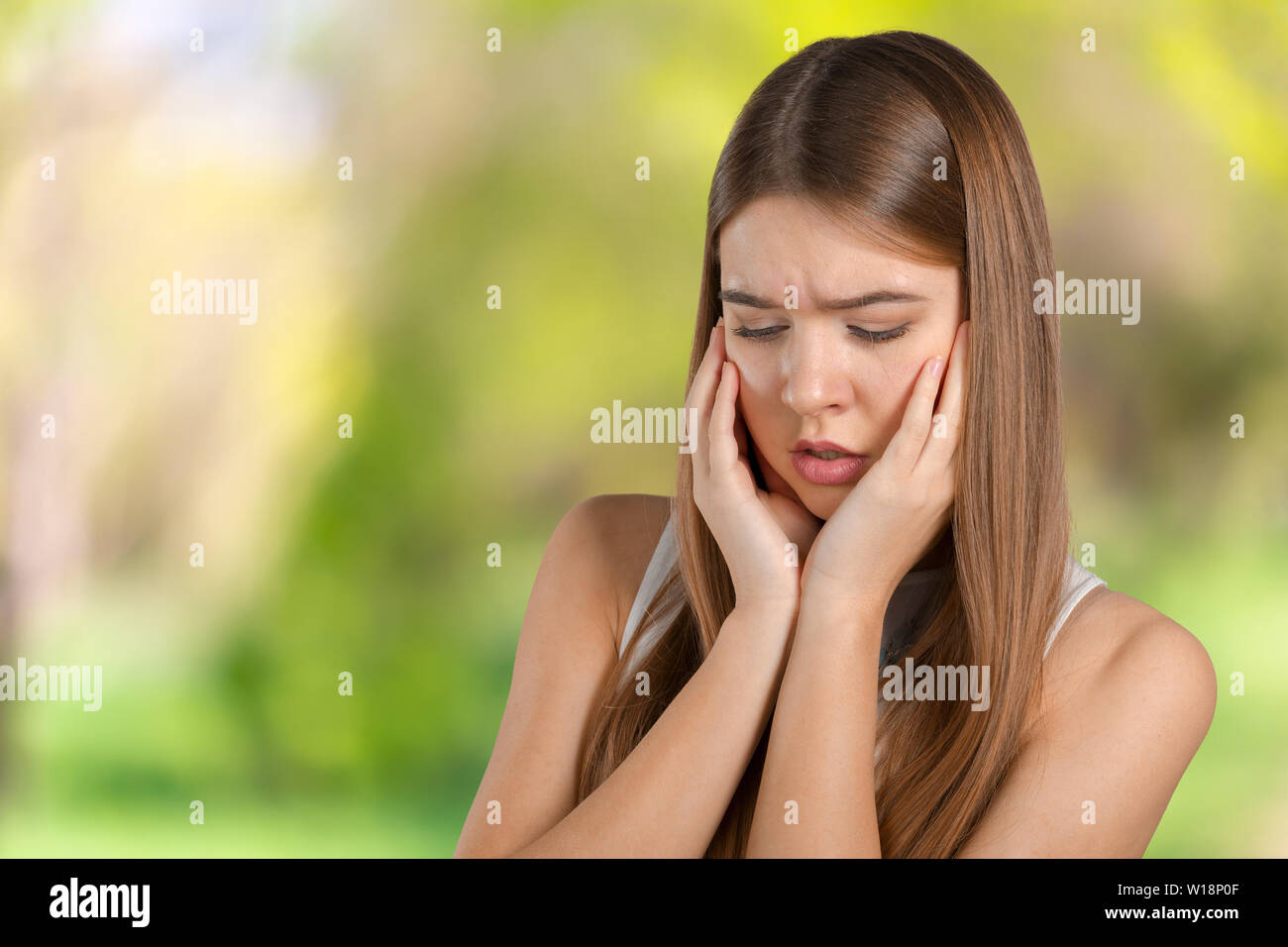 Portrait of young woman with toothache Stock Photo - Alamy