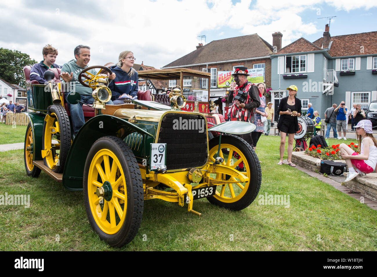 Datchet, UK. 30 June, 2019. Datchet Border Morris welcome a pre-1905 ...