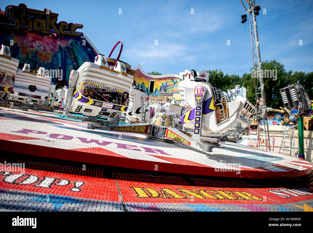 25 June 2019, Lower Saxony, Hanover: The ride "Shaker" is on the rifle ...