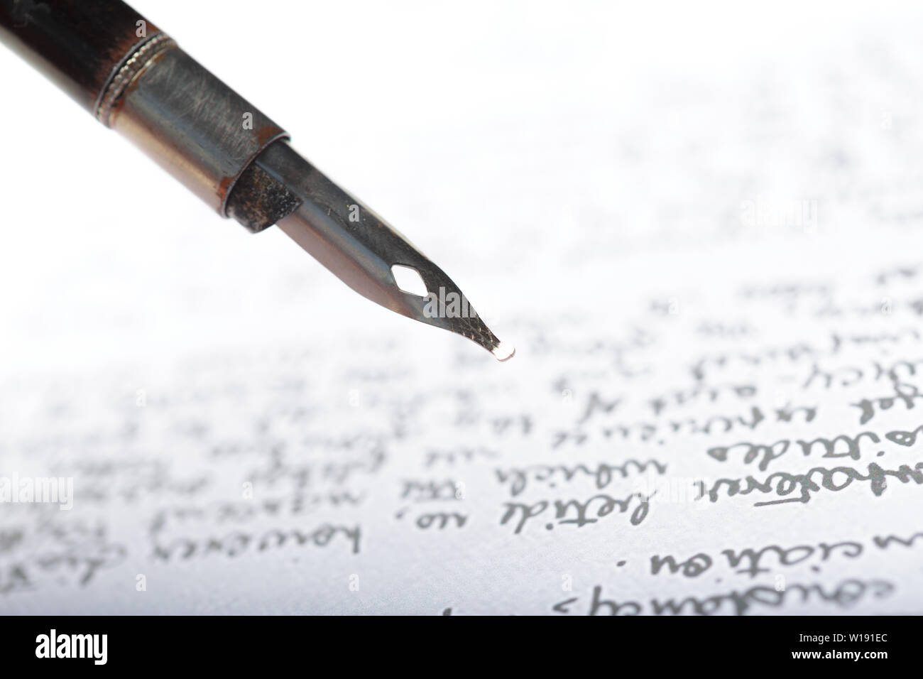 Fountain pen on an antique handwritten letter Stock Photo - Alamy