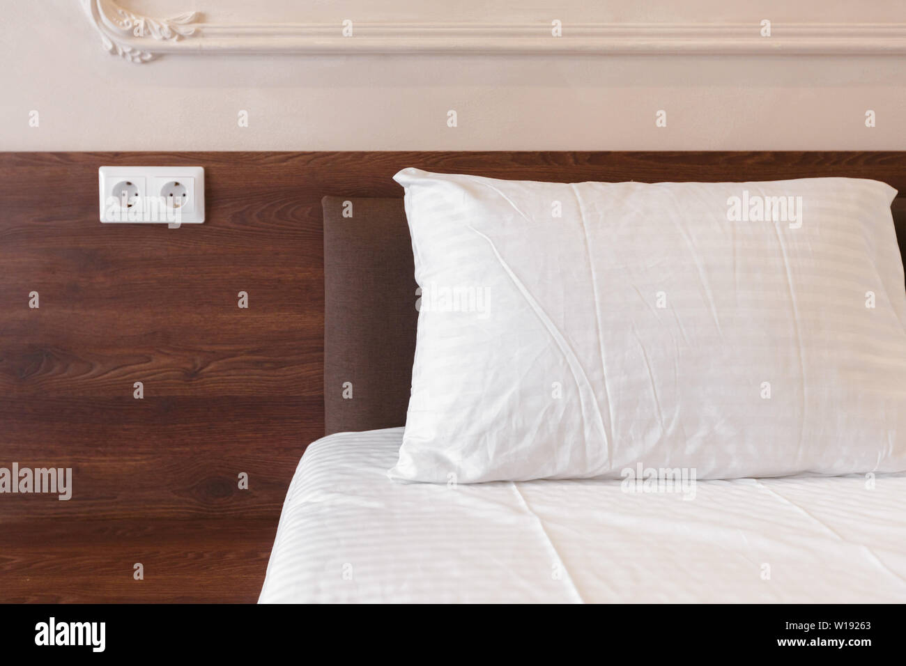 Maid And Sheets Stock Photos & Maid And Sheets Stock Images - Alamy