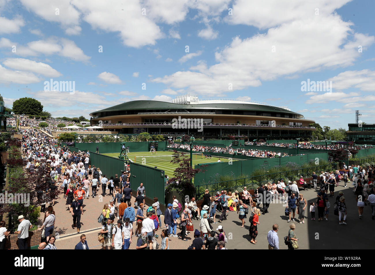 Day one wimbledon championships all england lawn tennis hi-res stock ...