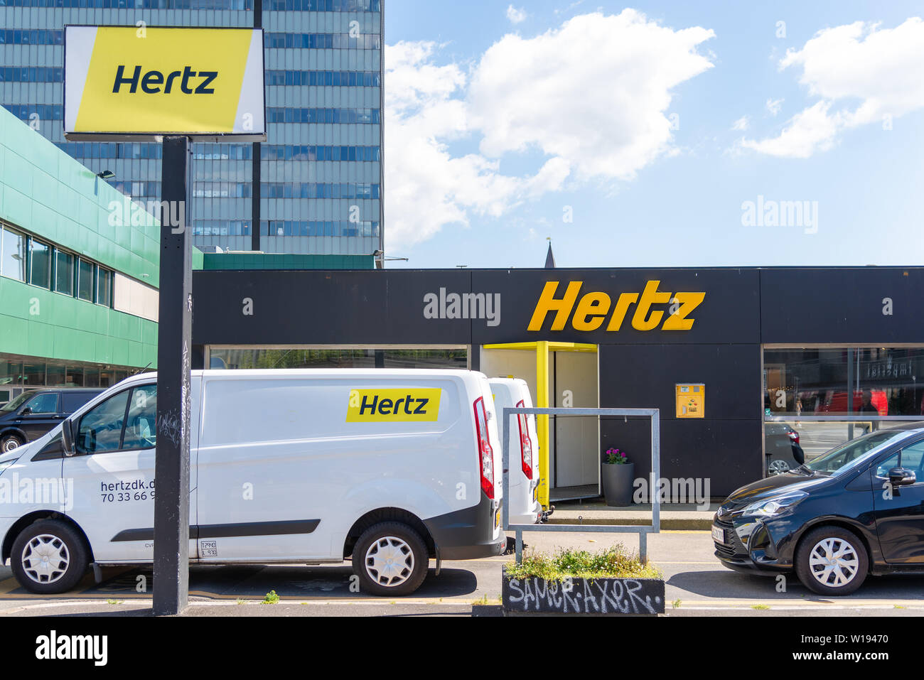 Hertz Logo High Resolution Stock Photography and Images - Alamy