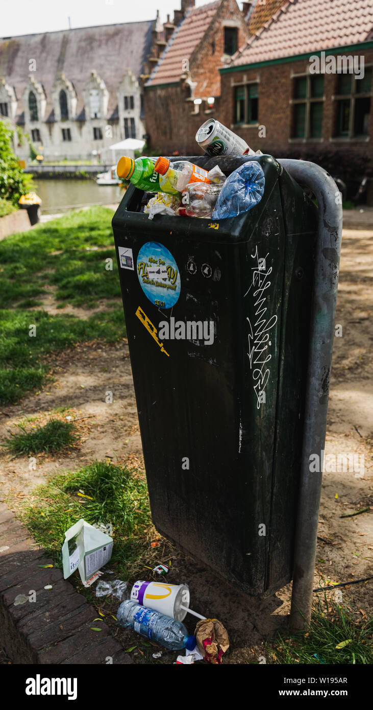Overflowing garbage bin in the city centre Stock Photo - Alamy