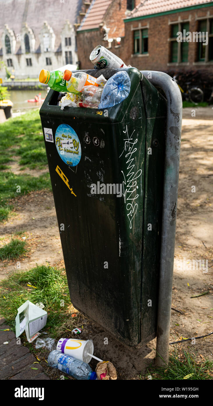 Overflowing garbage bin in the city centre Stock Photo - Alamy