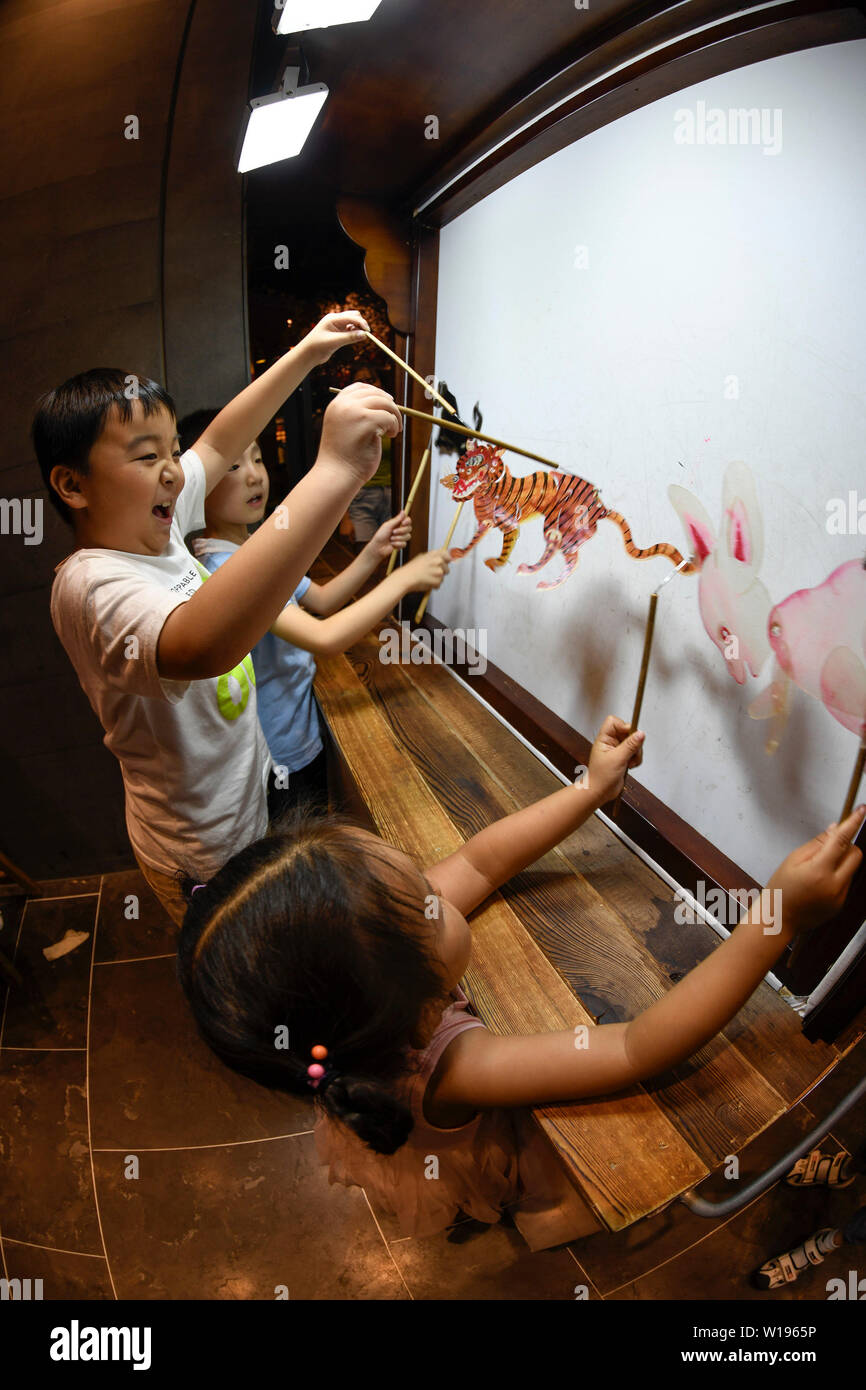 Shadow puppets children hi-res stock photography and images - Alamy