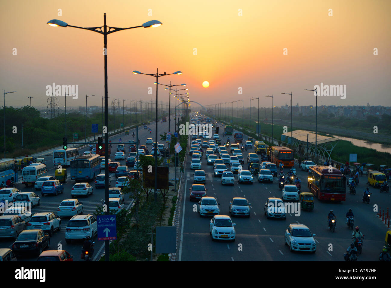 Elevated highway, india hi-res stock photography and images - Alamy