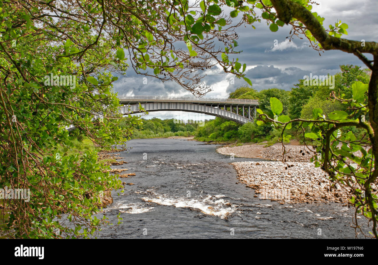 RIVER FINDHORN FORRES SCOTLAND A96 ROAD ON METAL BRIDGE OF FINDHORN ...